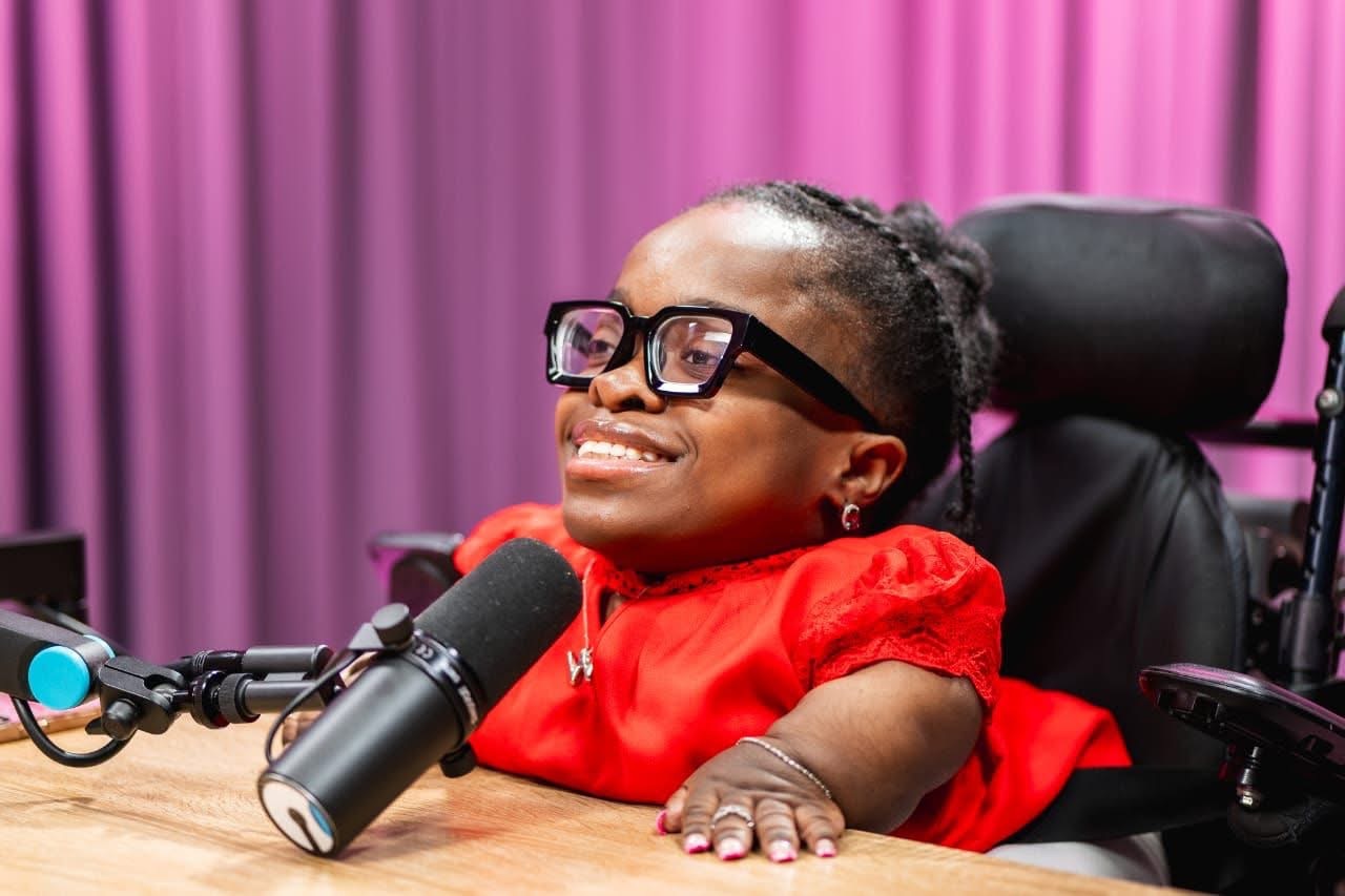 Wildine Aumoithe la femme la plus petite du monde, détentrice de deux ...